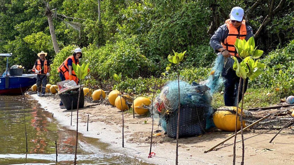 CR3 Leads River Clean Up Project - CR3 Group